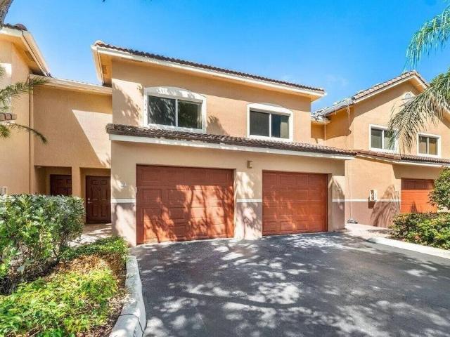 Luxury apartment complex for rent in Hypoluxo, Florida