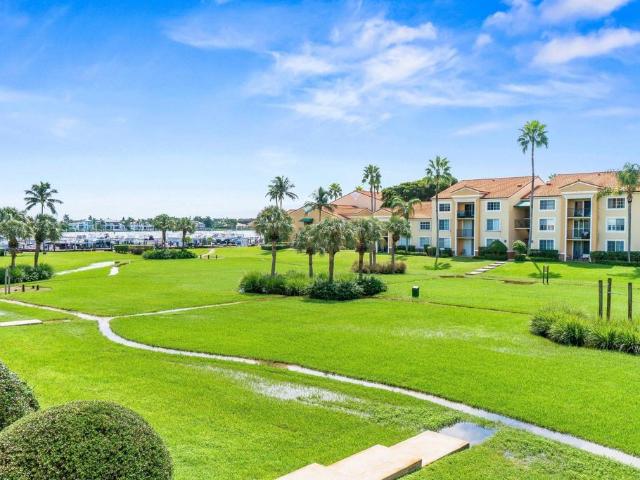 Luxury apartment complex for rent in Hypoluxo, Florida