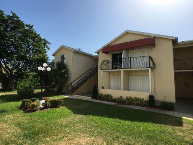Luxury apartment complex for rent in Hypoluxo, Florida
