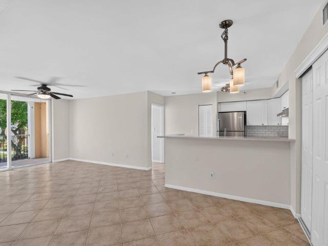 Luxury apartment complex for rent in Hypoluxo, United States