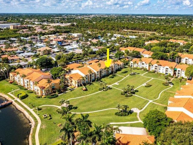 Luxury apartment complex for rent in Hypoluxo, United States