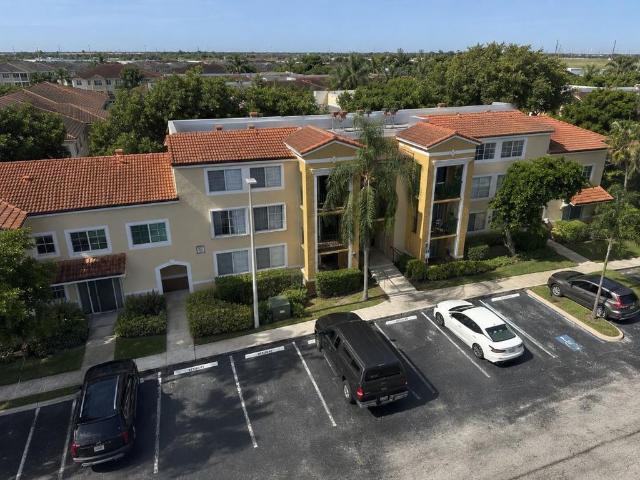 Luxury apartment complex for rent in Hypoluxo, United States