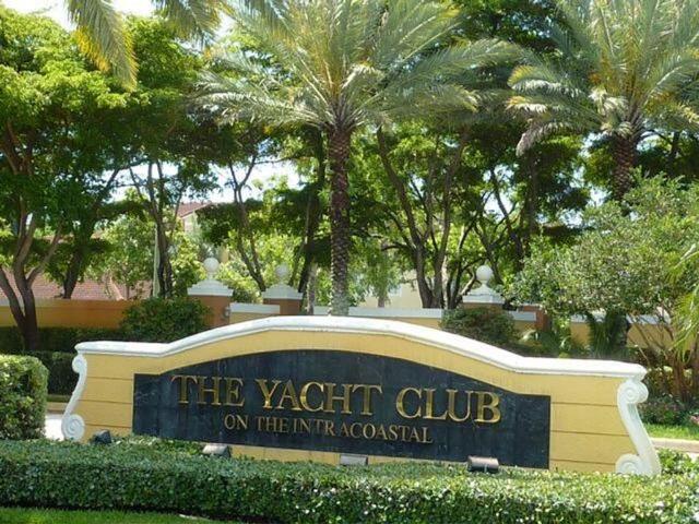 Luxury apartment complex for rent in Hypoluxo, United States
