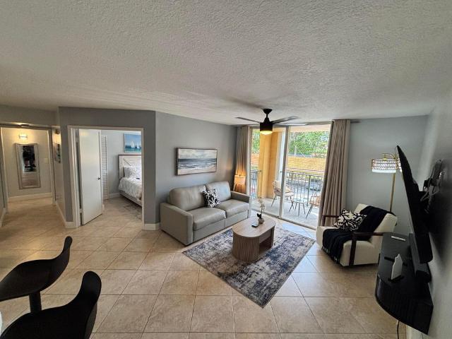 Luxury apartment complex for rent in Hypoluxo, United States
