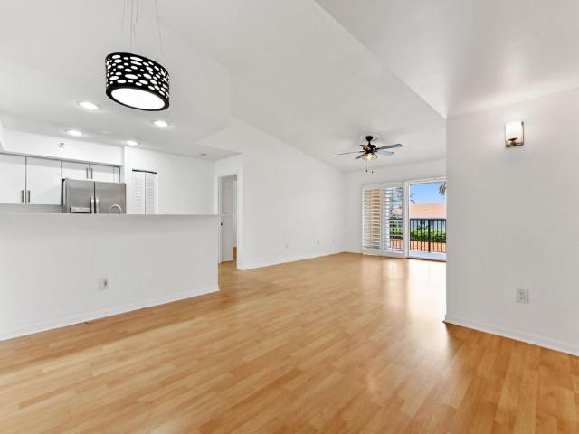 Luxury apartment complex for rent in Hypoluxo, United States