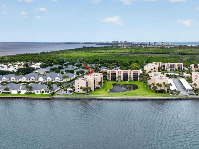 Luxury apartment complex for rent in Jensen Beach, Florida