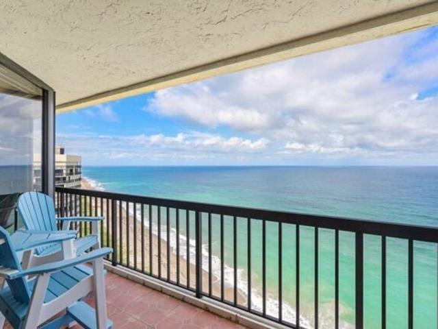 Luxury apartment complex for rent in Jensen Beach, Florida