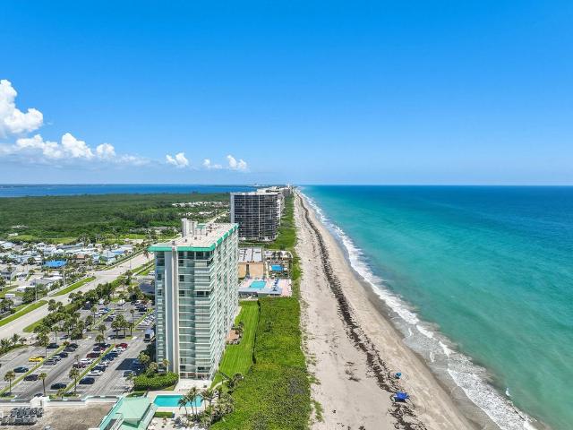 Luxury apartment complex for rent in Jensen Beach, United States
