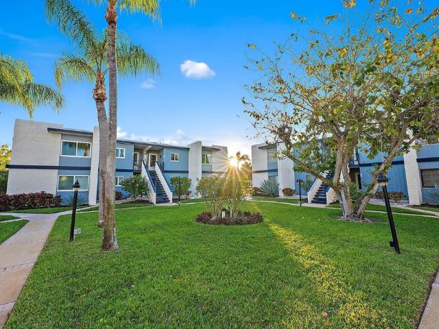 Luxury apartment complex for rent in Jensen Beach, United States