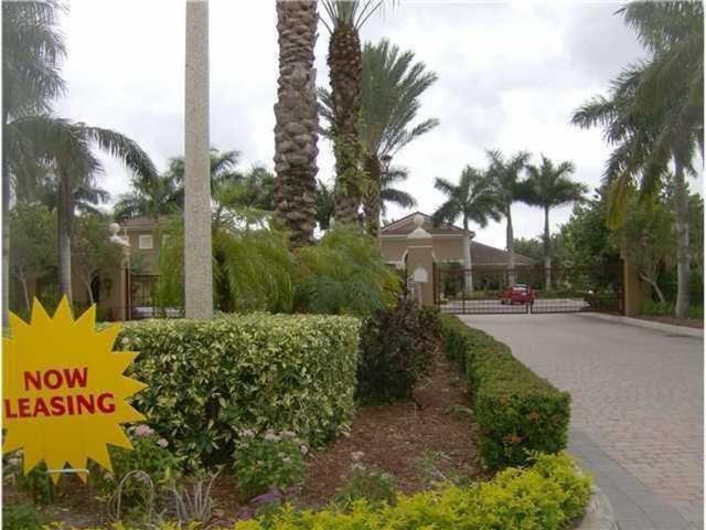 Luxury apartment complex for rent in Jensen Beach, United States