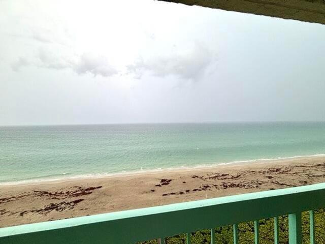 Luxury apartment complex for rent in Jensen Beach, United States