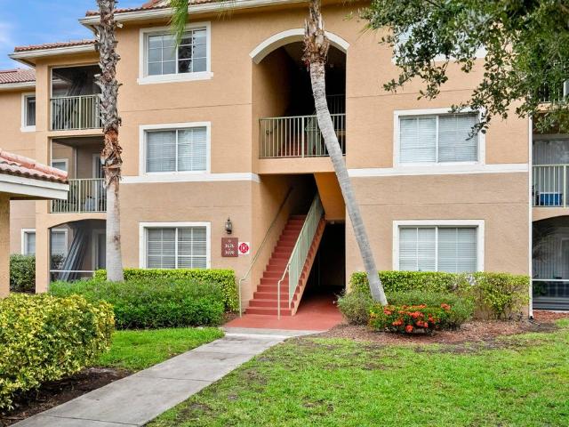 Luxury apartment complex for rent in Jensen Beach, United States