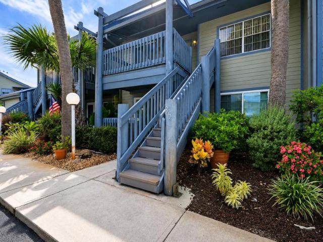 Luxury apartment complex for rent in Jensen Beach, United States