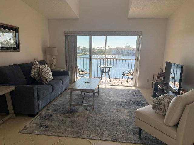 Luxury apartment complex for rent in Jensen Beach, United States
