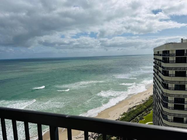 Luxury apartment complex for rent in Jensen Beach, United States