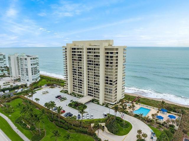 Luxury apartment complex for rent in Jensen Beach, United States