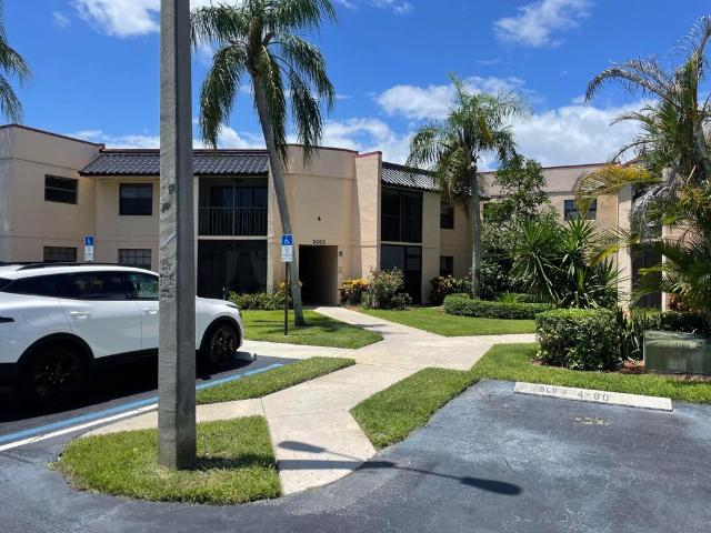 Luxury apartment complex for rent in Jensen Beach, United States
