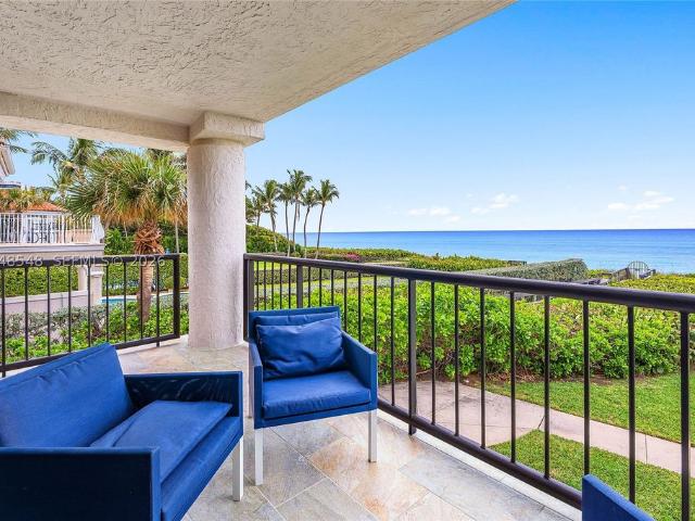 Luxury apartment complex for rent in Juno Beach, United States