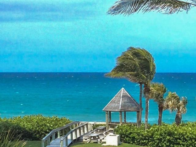 Luxury apartment complex for rent in Juno Beach, Florida