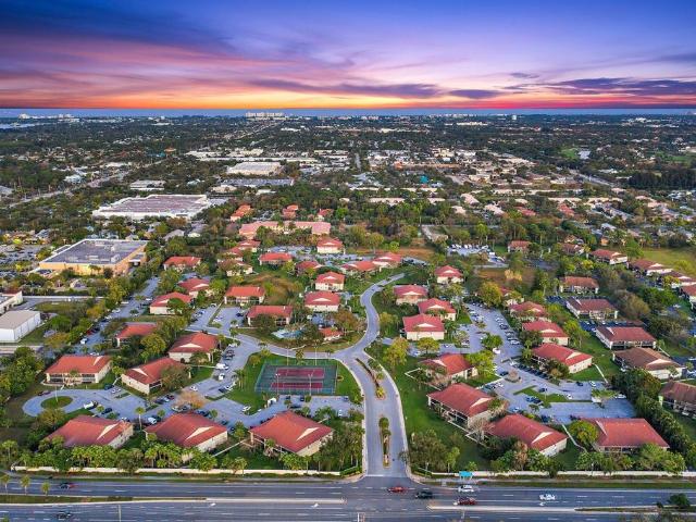 Luxury apartment complex for rent in Jupiter, United States