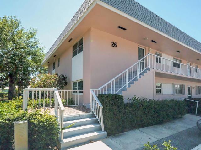 Luxury apartment complex for rent in Jupiter, United States
