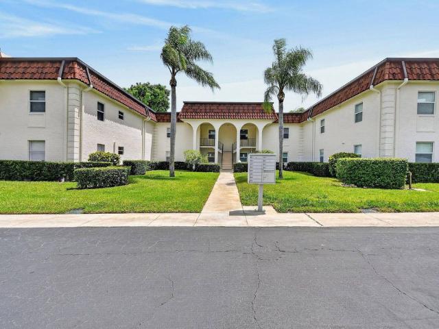 Luxury apartment complex for rent in Jupiter, United States