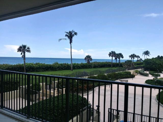 Luxury apartment complex for rent in Jupiter, United States