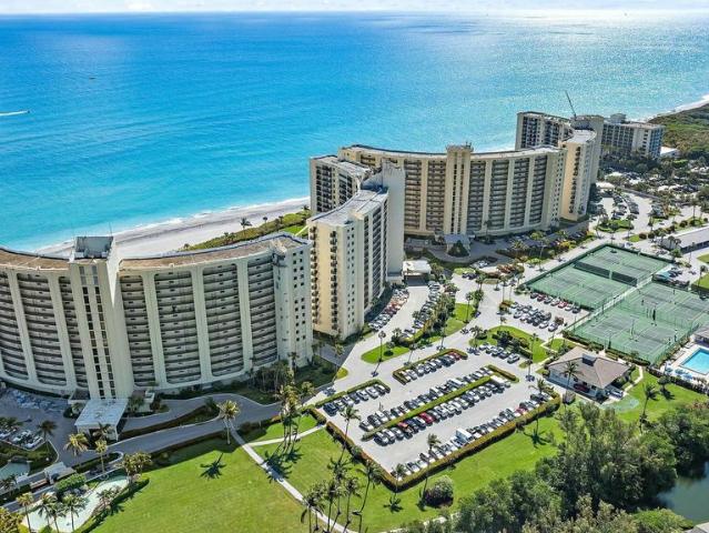 Luxury apartment complex for rent in Jupiter, United States