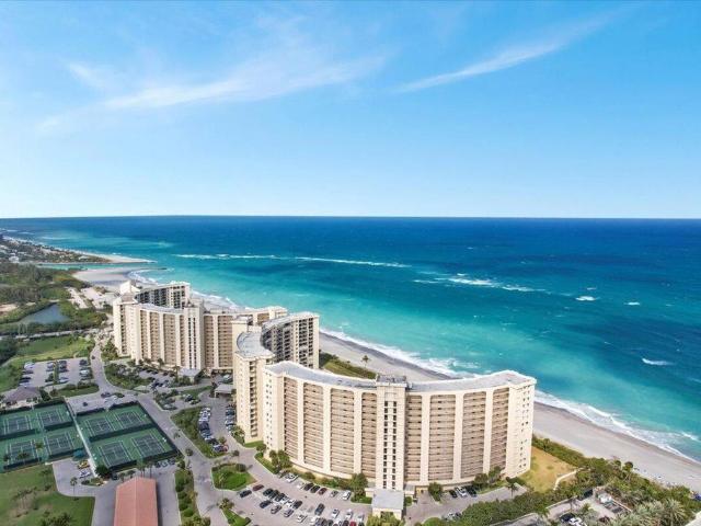 Luxury apartment complex for rent in Jupiter, United States