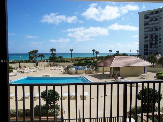 Luxury apartment complex for rent in Jupiter, United States