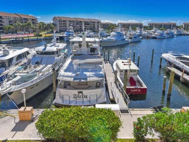 Luxury apartment complex for rent in Jupiter, United States