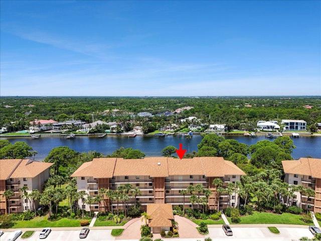 Luxury apartment complex for rent in Jupiter, United States