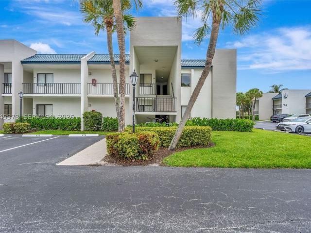 Luxury apartment complex for rent in Jupiter, United States