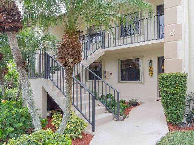 Luxury apartment complex for rent in Jupiter, United States