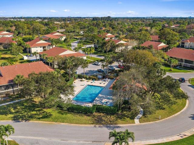 Luxury apartment complex for rent in Jupiter, United States