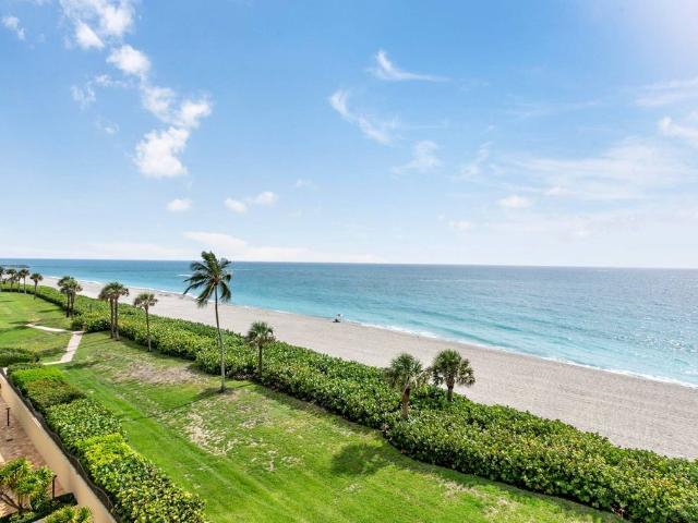 Luxury apartment complex for rent in Jupiter, United States