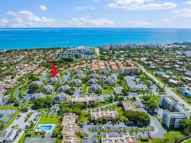 Luxury apartment complex for rent in Jupiter, Florida