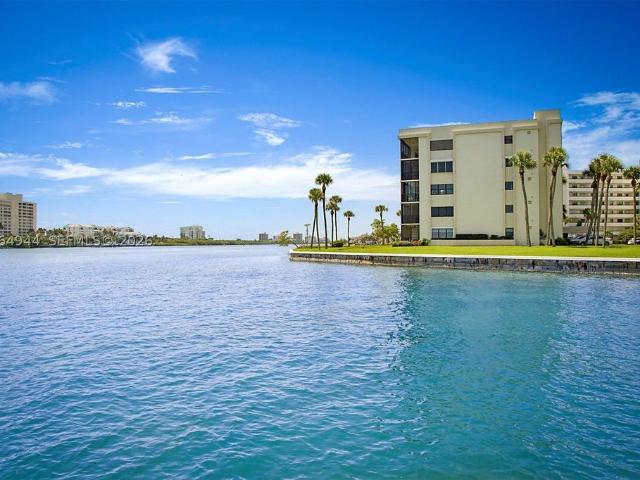 Luxury apartment complex for rent in Jupiter, Florida