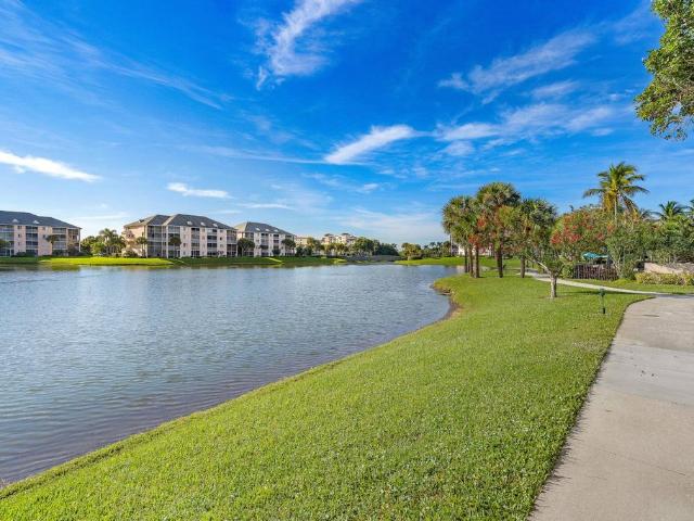 Luxury apartment complex for rent in Jupiter, Florida