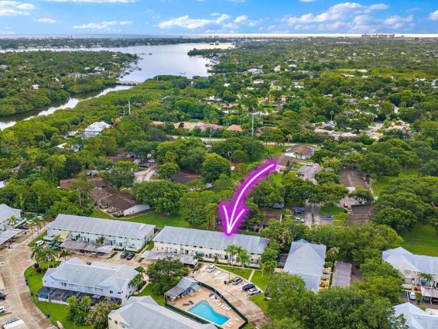 Luxury apartment complex for rent in Jupiter, Florida