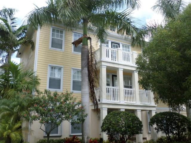 Luxury apartment complex for rent in Jupiter, Florida