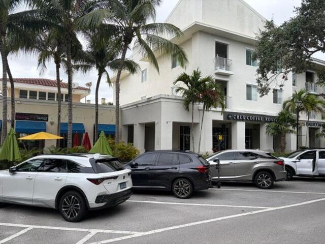 Luxury apartment complex for rent in Jupiter, Florida