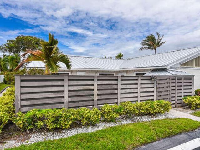 Luxury apartment complex for rent in Jupiter, Florida