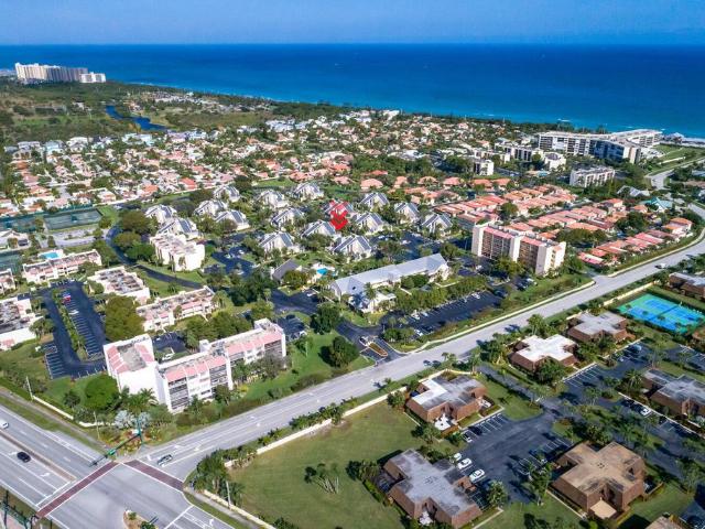 Luxury apartment complex for rent in Jupiter, Florida