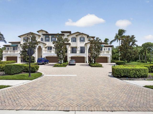 Luxury apartment complex for rent in Jupiter, Florida