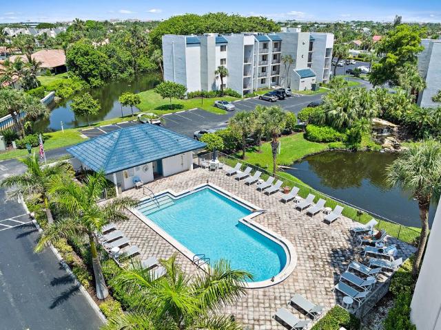 Luxury apartment complex for rent in Jupiter, Florida