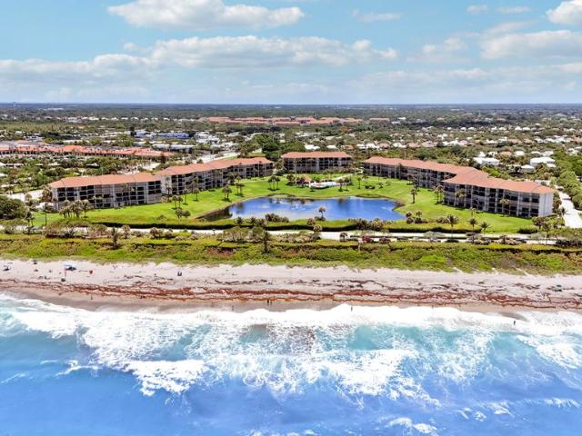 Luxury apartment complex for rent in Jupiter, Florida