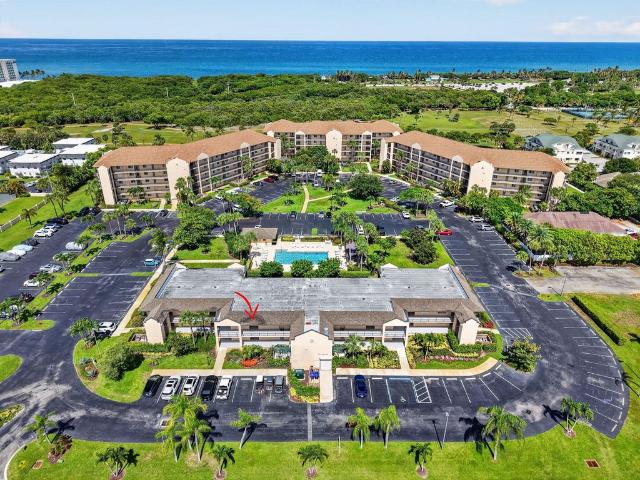 Luxury apartment complex for rent in Jupiter, Florida