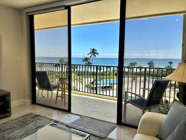 Luxury apartment complex for rent in Jupiter, Florida