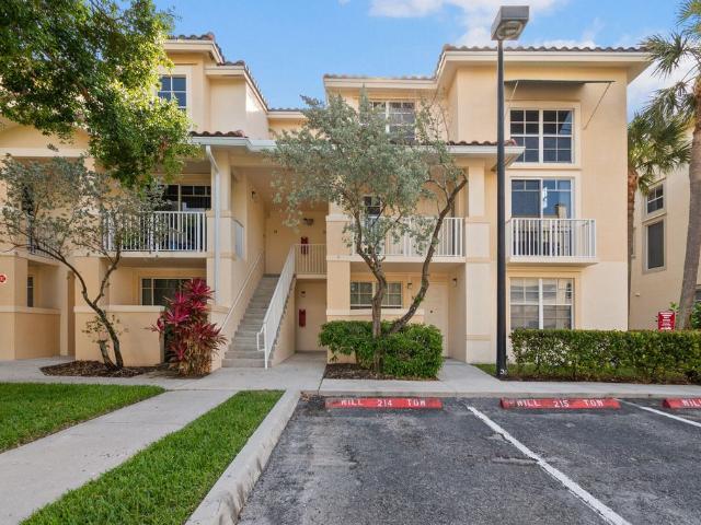 Luxury apartment complex for rent in Jupiter, Florida